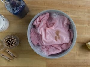 how to get food coloring out of clothes